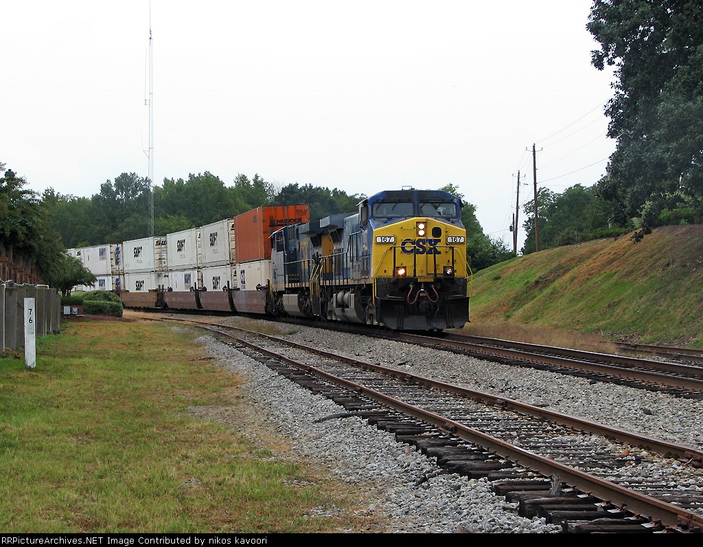 Massive CSX Augusta bound stacker screams through Union Point